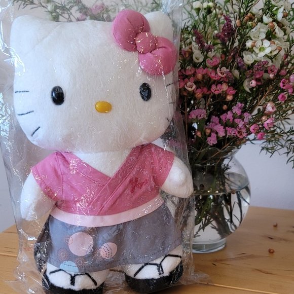 Hello Kitty | Toys | Nwt Yayoi Thailand Hello Kitty Limited Edition ...